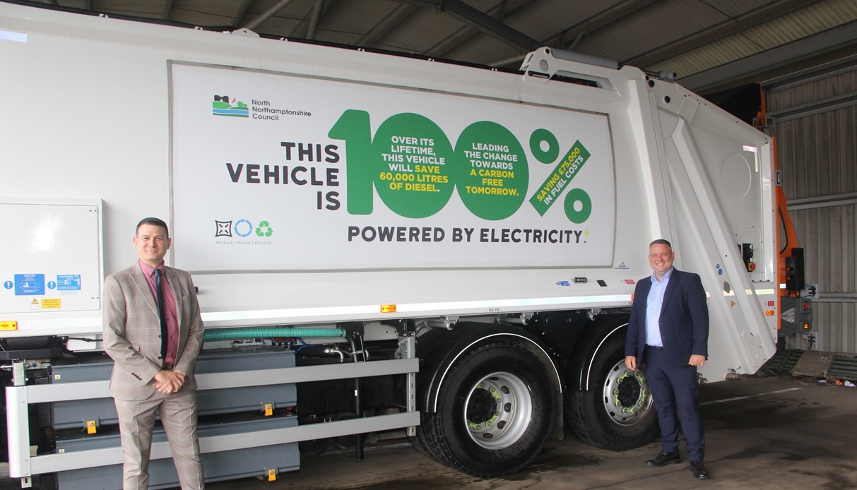 New electric refuse vehicle starts to collect waste & recycling in ...